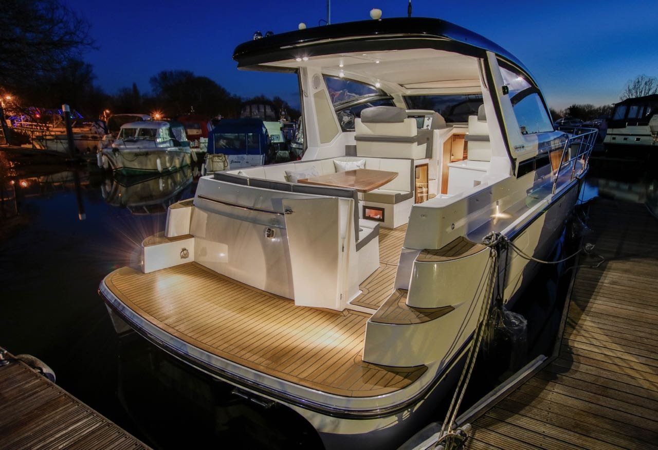 Home [www.sheerlinemotorcruisers.com]